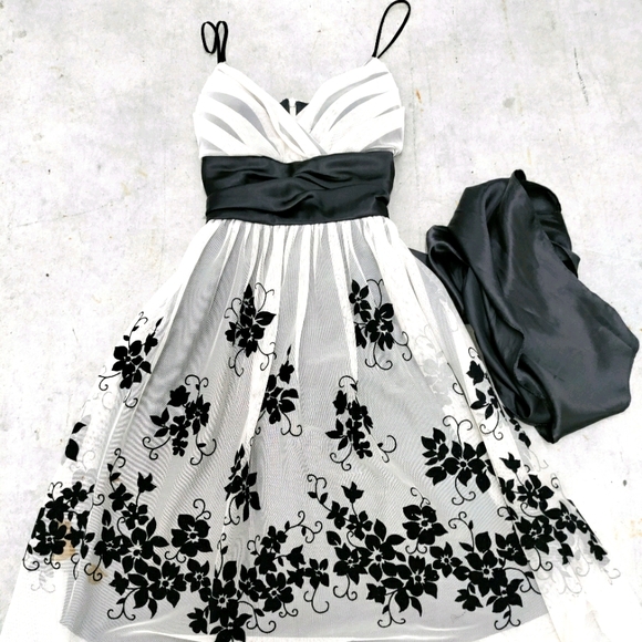 Dresses | Floral Spaghetti Straps Dress Size Small | Poshmark